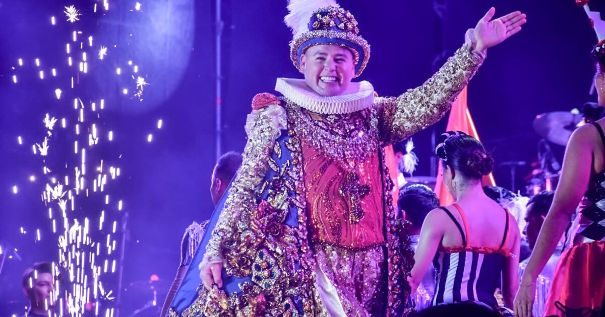 Adjuntos en la nota: carnaval-nmazatlan-coronación-hector | Revista Espejo