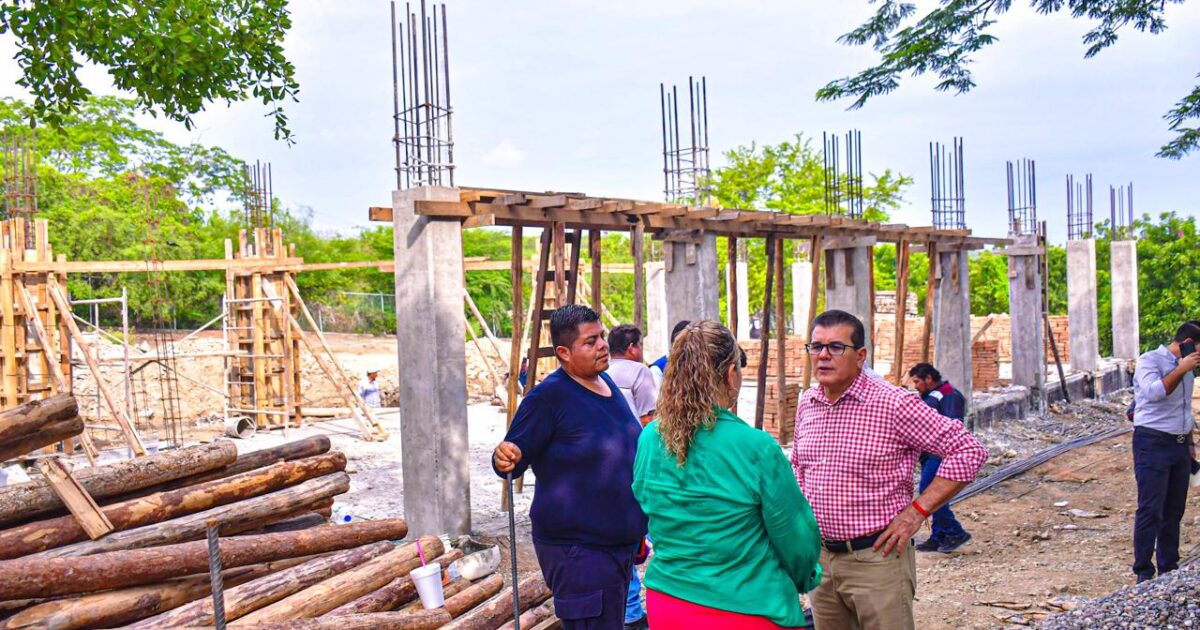 Alcalde supervisa avances de construcción de aulas de Telebachillerato ...