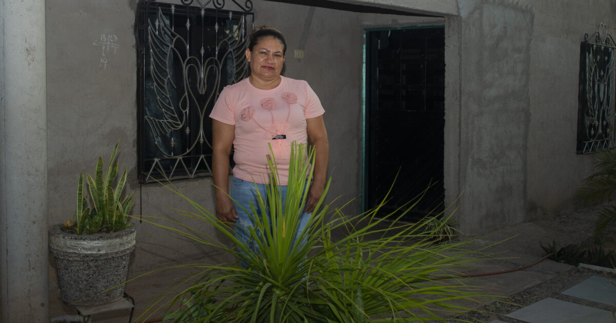 Lupita Espinosa: Fortaleza, Unión y Resiliencia en Costa Azul, Sinaloa | Revista Espejo